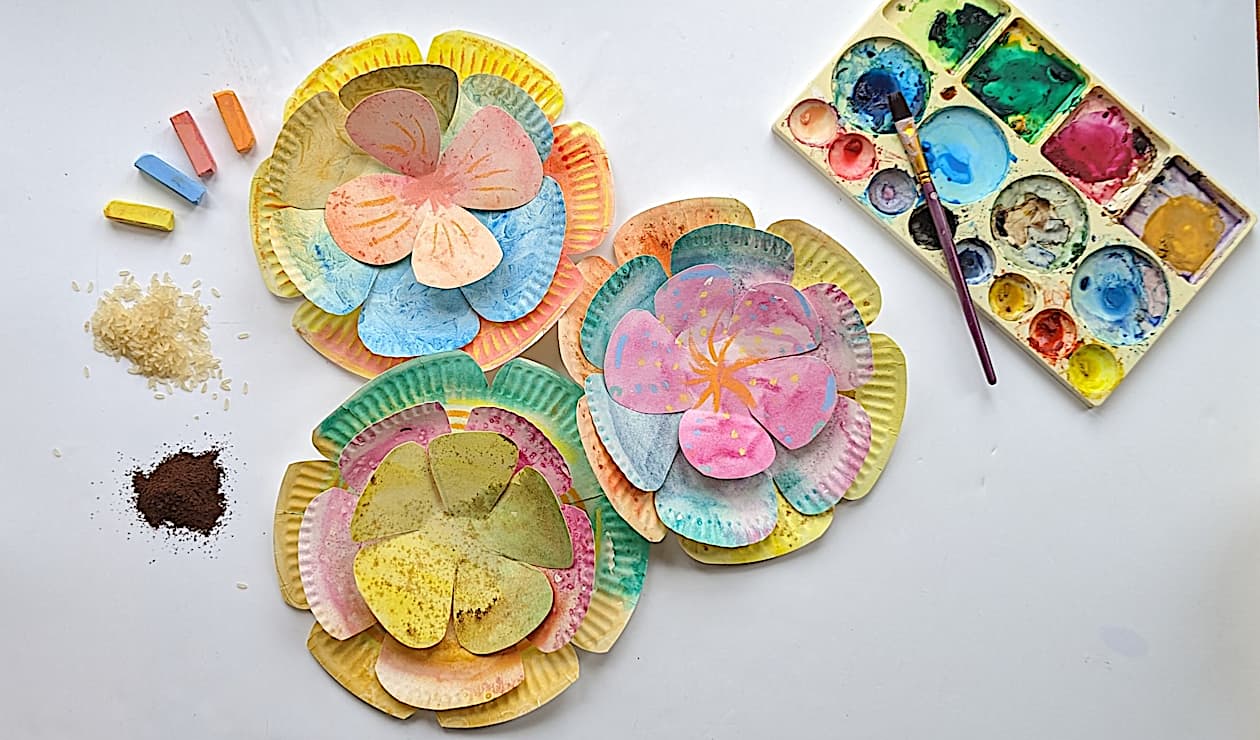 Flori 3D din farfurii de hârtie – Activitate practică