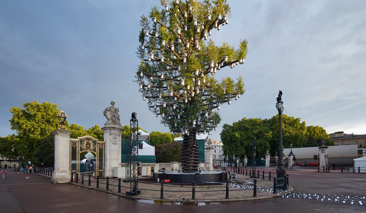 Jubilee Tree Sculpture Spread around UK - Twinkl NewsRoom
