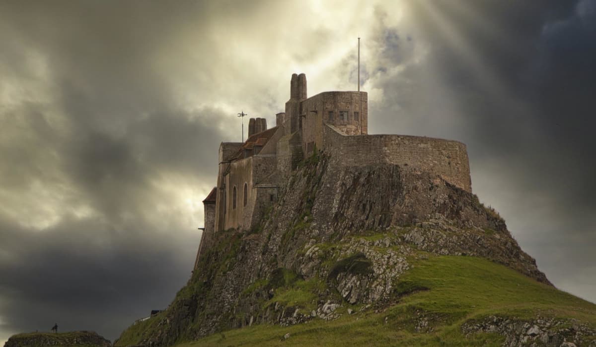 Vikings Attack Lindisfarne- News From the Past - Twinkl NewsRoom