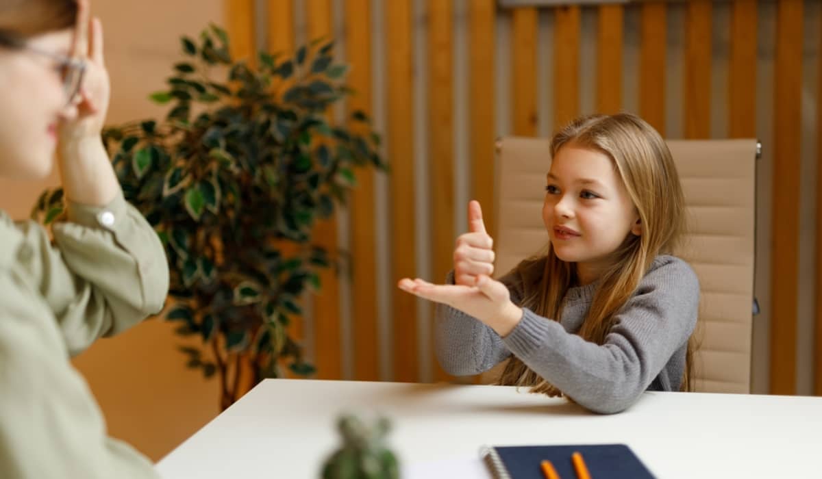 Deaf Awareness Week - Twinkl NewsRoom - Twinkl