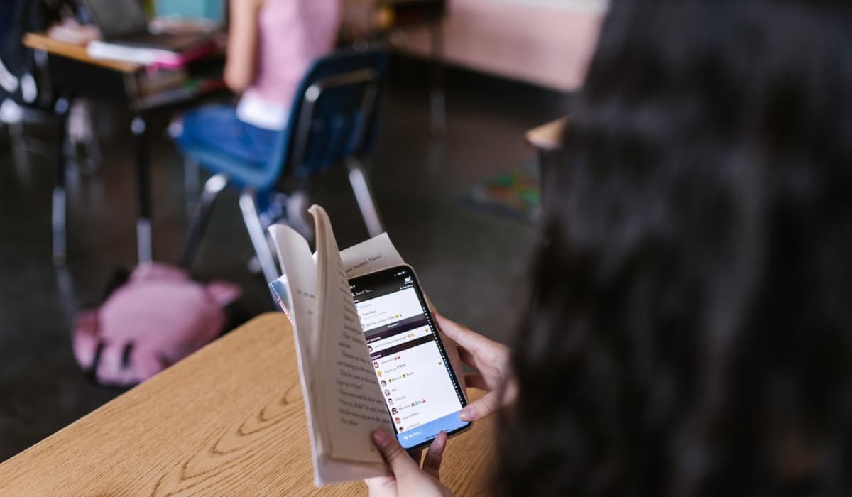 Government Announces New Guidance for School Phone Ban - Twinkl NewsRoom