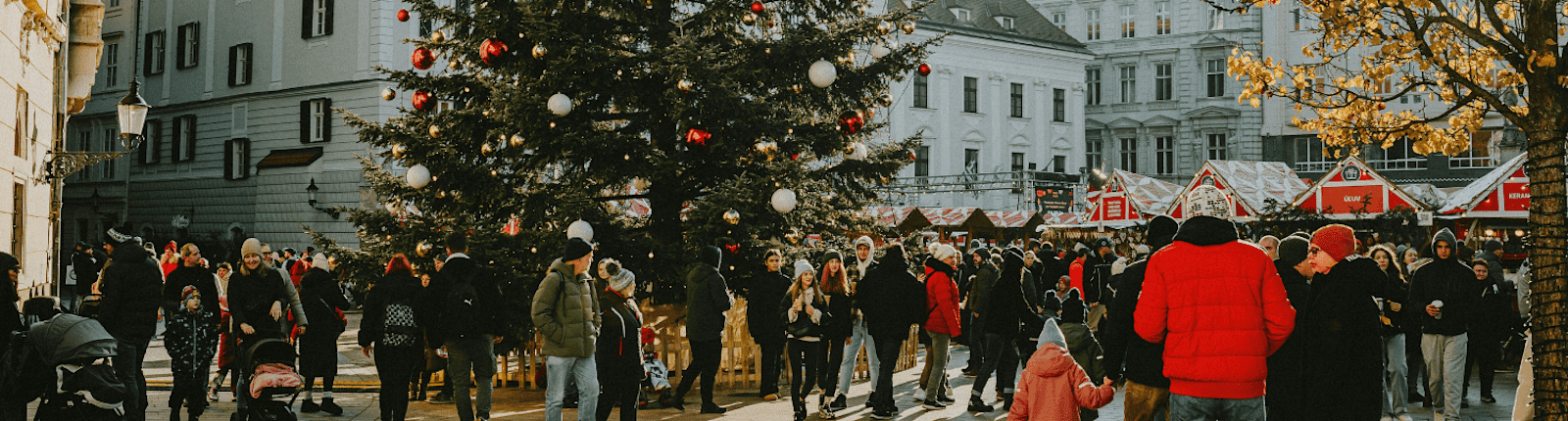 Discount and free Christmas activities for families - Twinkl