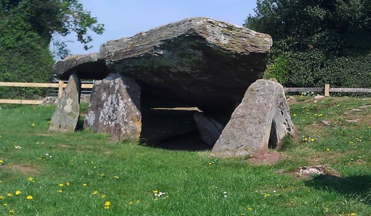 Dig Begins at Stone Age Tomb Linked with King Arthur - Twinkl NewsRoom