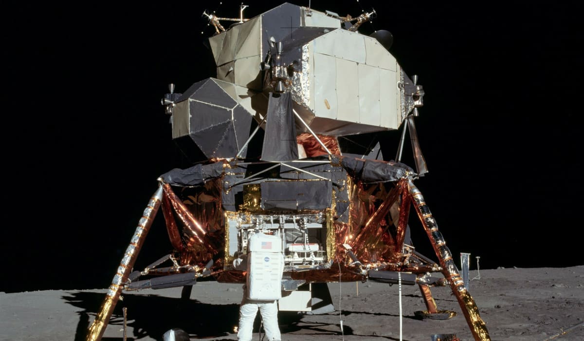 Moon Lander Base - Twinkl NewsRoom - Twinkl