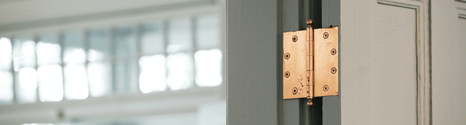 What are hinge questions and how can I use them in teaching?