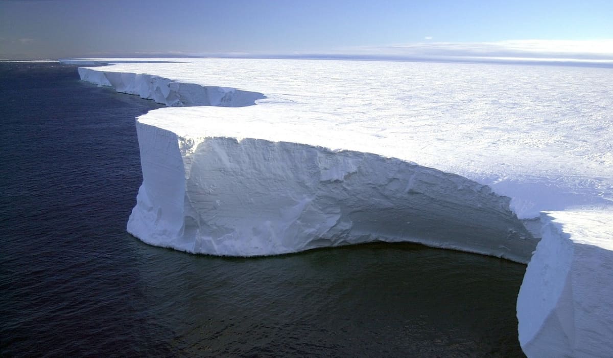 World’s Biggest Iceberg is on the Move - Twinkl NewsRoom