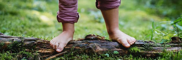 Does being barefoot offer benefits to children? - Twinkl Digest Education News