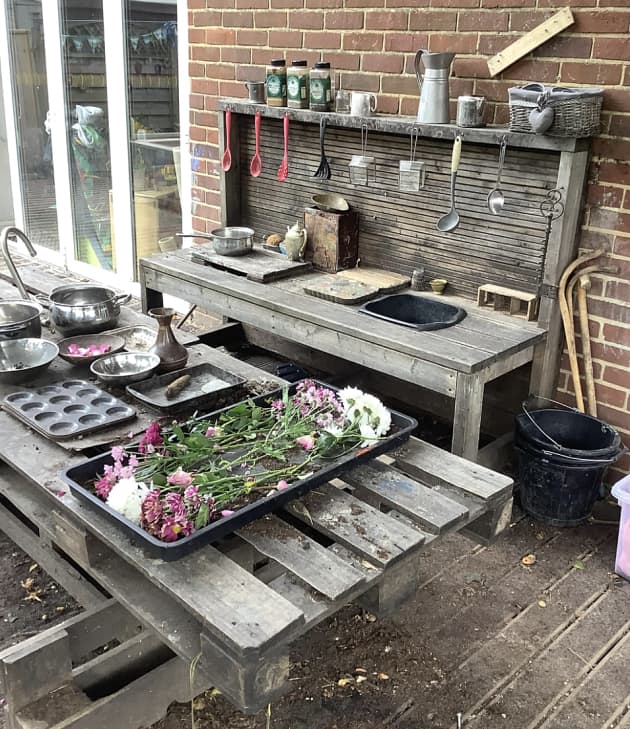 Early Years Autumn Mud Kitchen Ideas - Twinkl