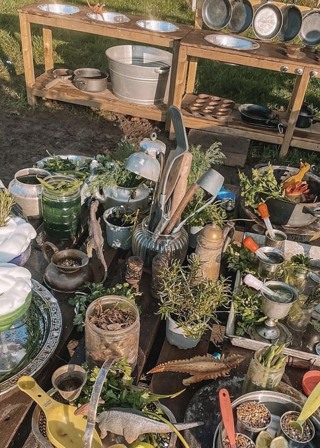 Early Years Autumn Mud Kitchen Ideas - Twinkl